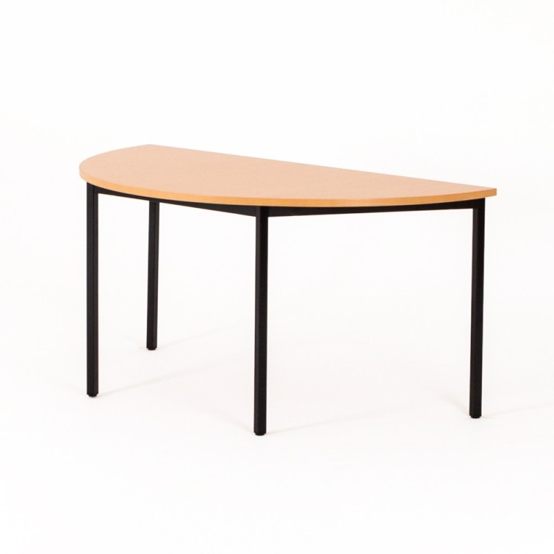 Secretárias e mesas são elementos essenciais num escritório